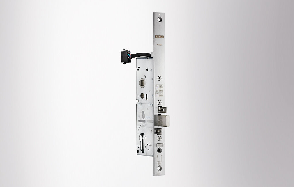 GEZE Selbstverriegelndes-Panik-Einsteckschloss IQ Lock C, 72/9, rund ...